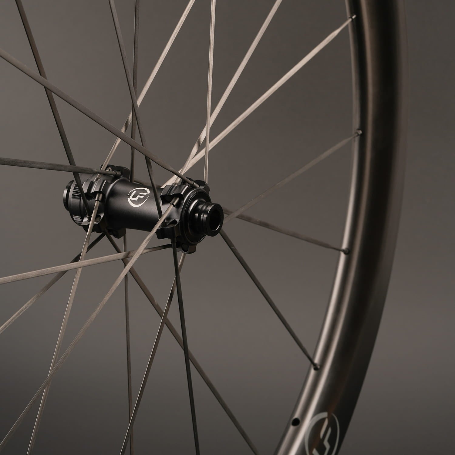 LIGHTFAST超軽量カーボンスポークホイールセット-LF CSB – LightFast